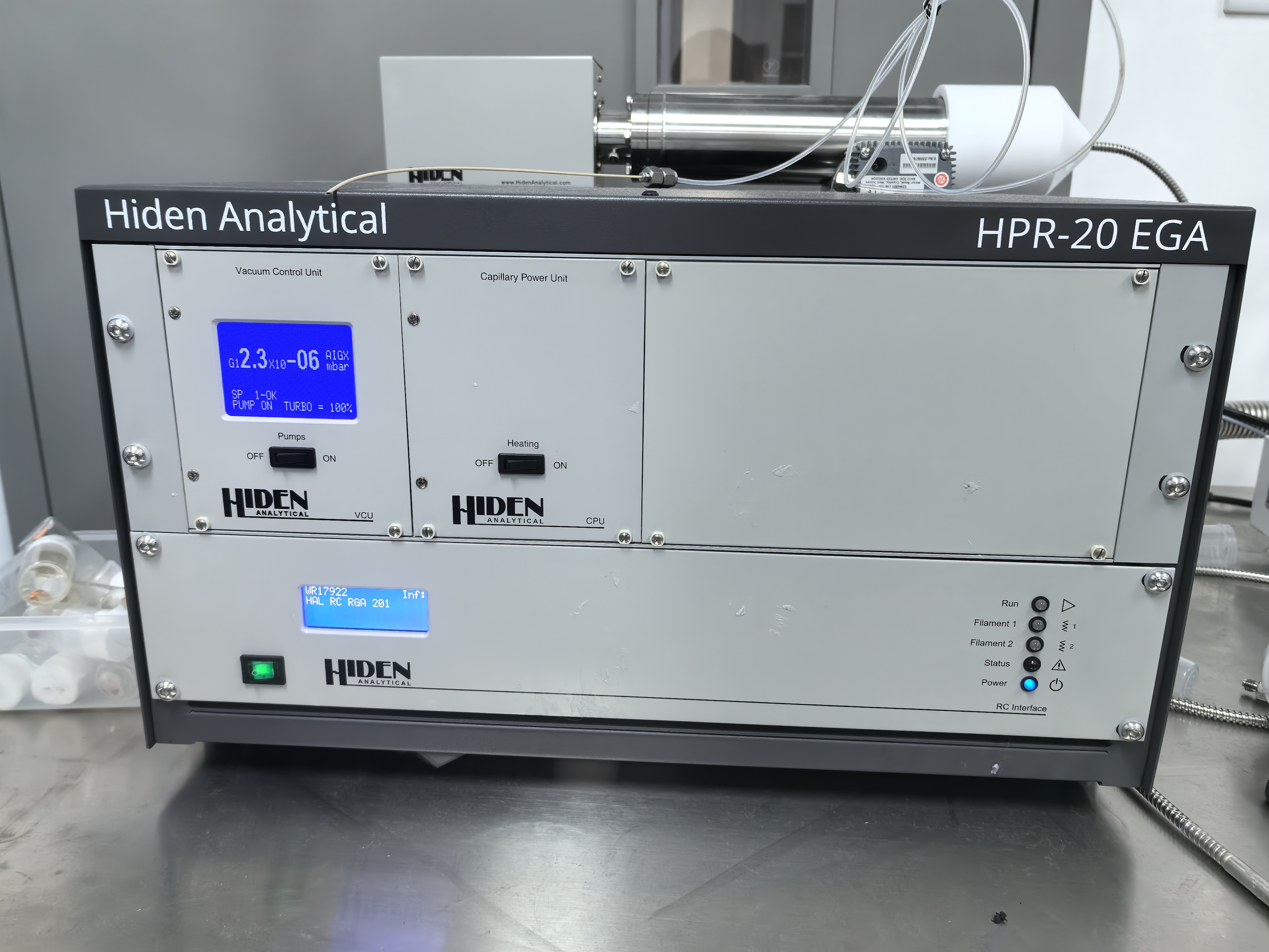Mass spectrometer (including electrochemical in-situ test battery mold ...